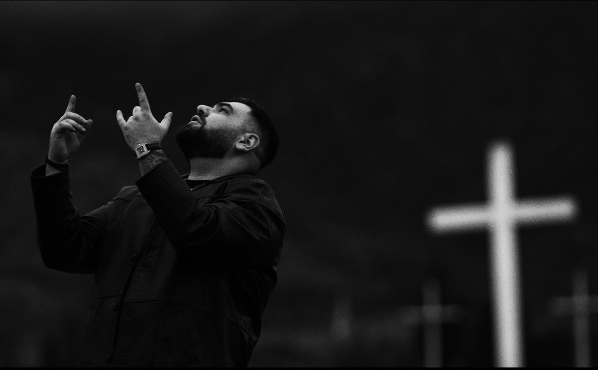 "Θεός" - Ο Bossikan Επιστρέφει με Κορυφαίο Trap Κομμάτι | Hit Channel ...